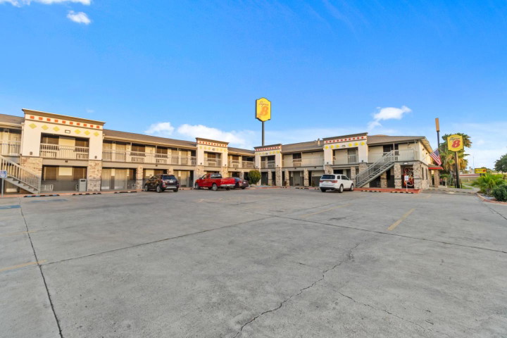 Super 8 By Wyndham Mcallen-la Plaza Mall-downtown - McAllen, TX