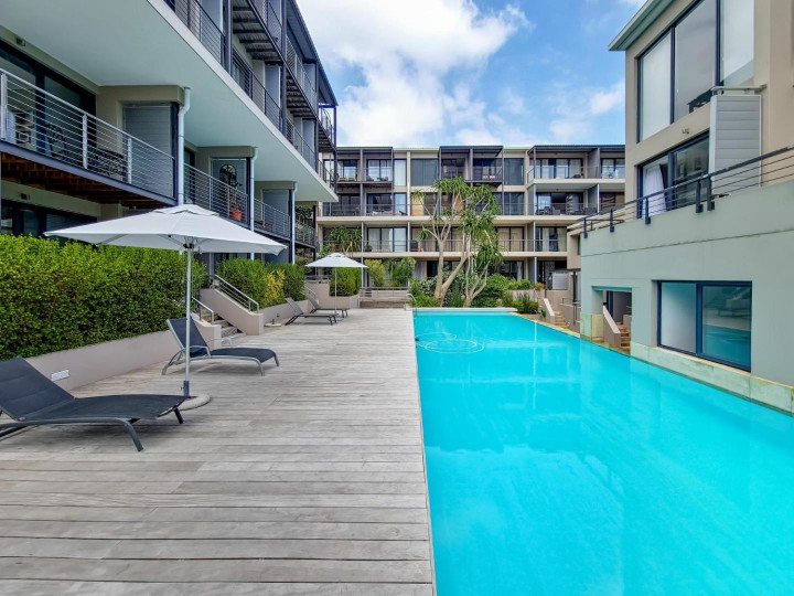Piazza On Church Stylish 1br With Pool & Views - Camps Bay