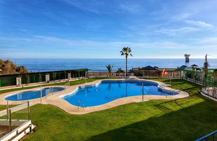 Fabulous First Line Beach Apartment - Malaga