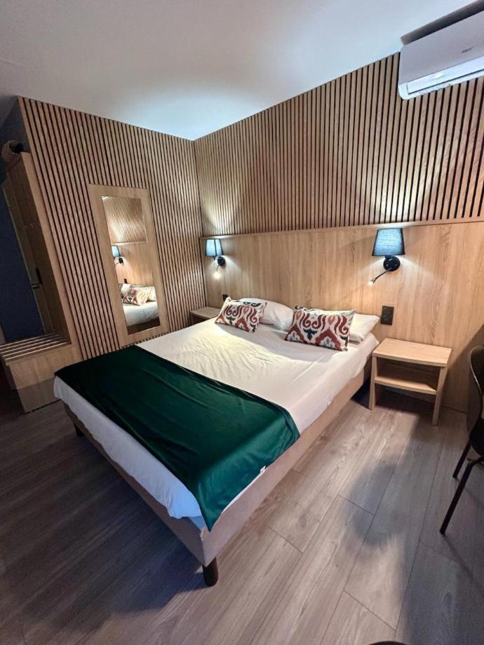 Logis Hotel Les Gravades Ussel - Ussel
