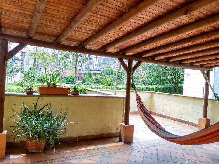 Bueno, Bonito, Barato Y Cerca A El Poblado - Medellín