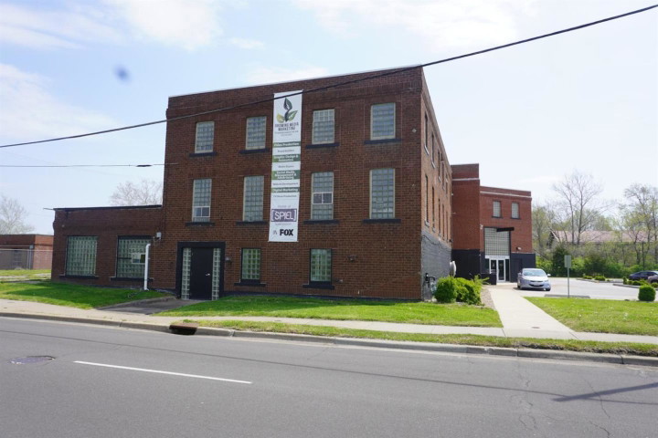 Industrial Loft, Walk To Campus - Carbondale, IL