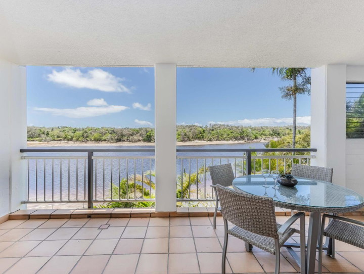 Creekfront Balcony Retreat - Kingscliff