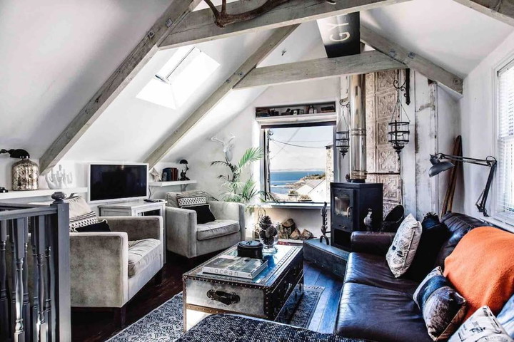 The Old Stores, Luxury Beach Side Selfcatered Holiday Cottage Above The Beach - Helston