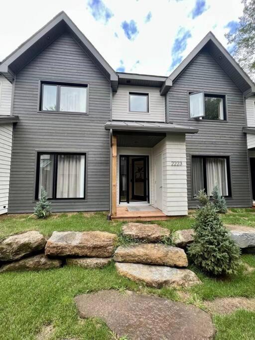 Modern 3-en-suite Bedroom Townhouse With 1 Sofa Bed And Terrace In Mont-tremblant - Mont-Tremblant