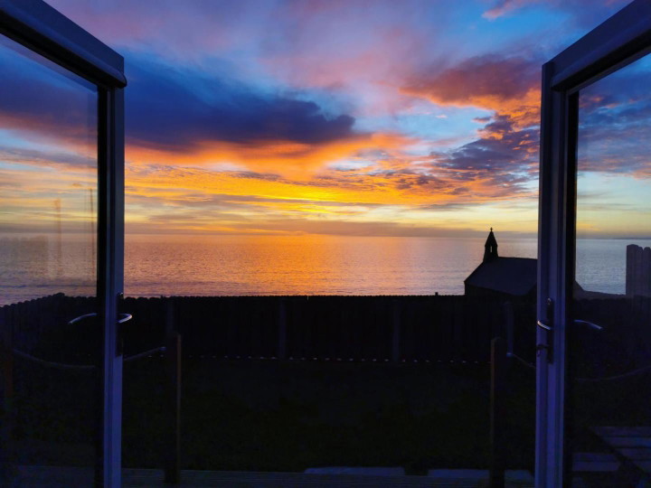 Allibella Shepherds Hut, Amazing Seaview, Private Garden, Pet Friendly - Wales