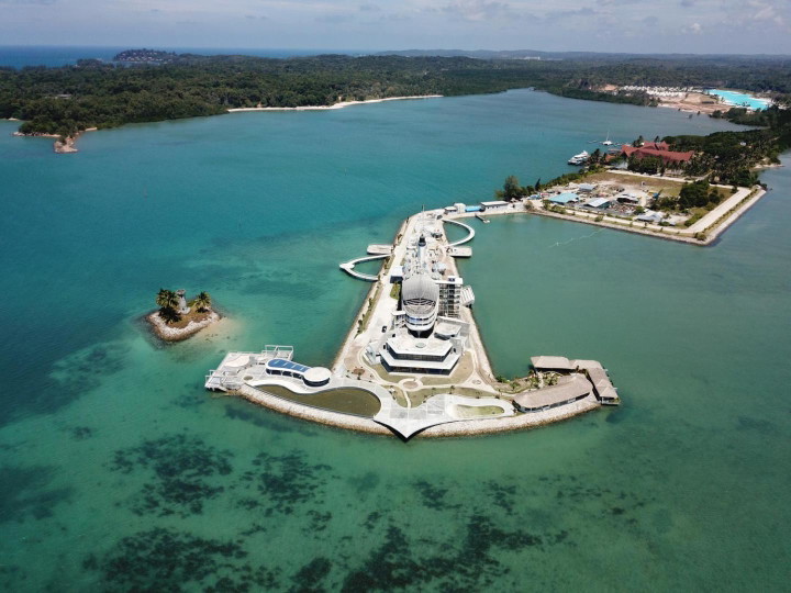 Doulos Phos The Ship Hotel - Batam