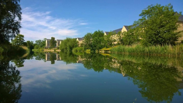 2 Bedroom Riverside Penthouse Apartment Little Paxton St Neots - St Neots