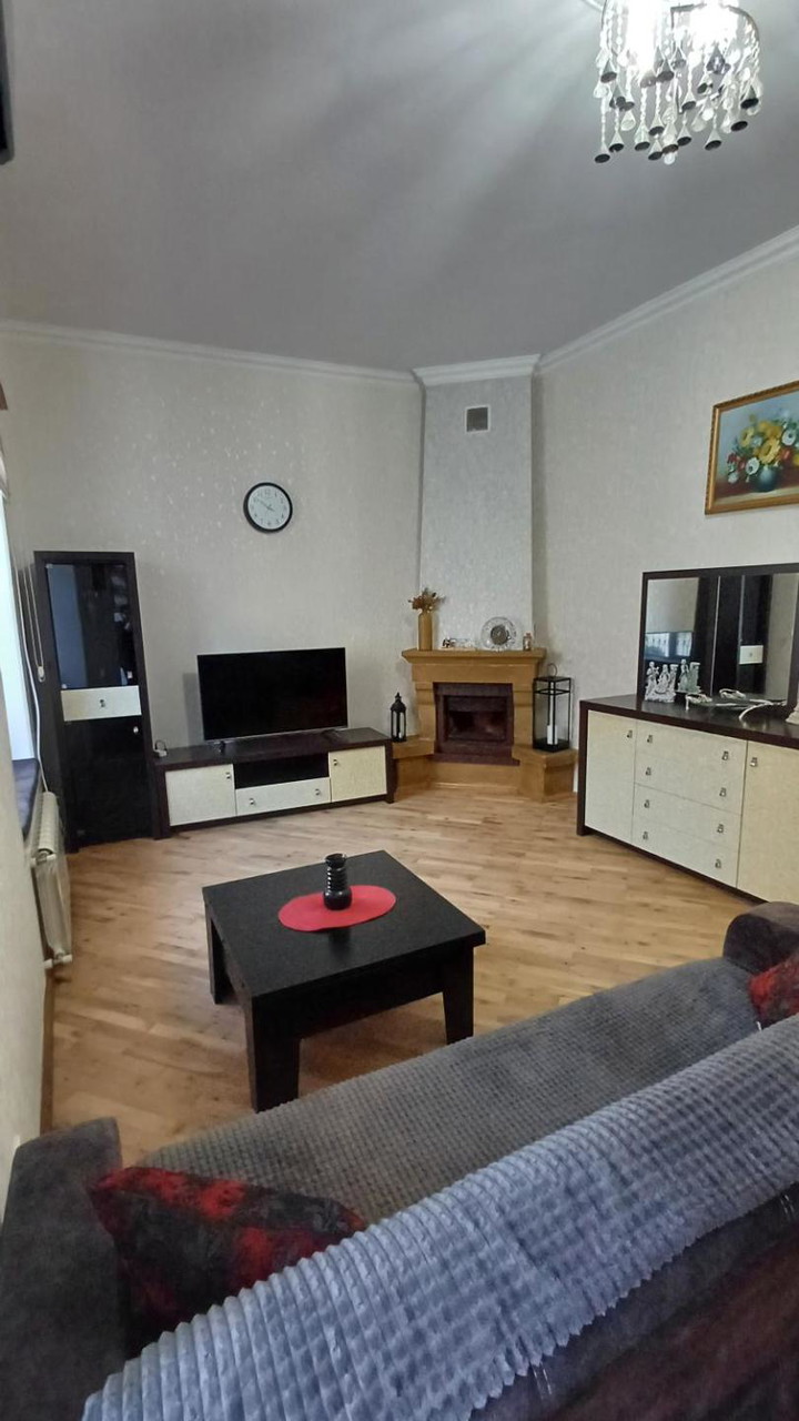 Spacious Apartment In Center, Near Nizami St, Fountain Square And Sahil Metro Station - Azerbaïdjan