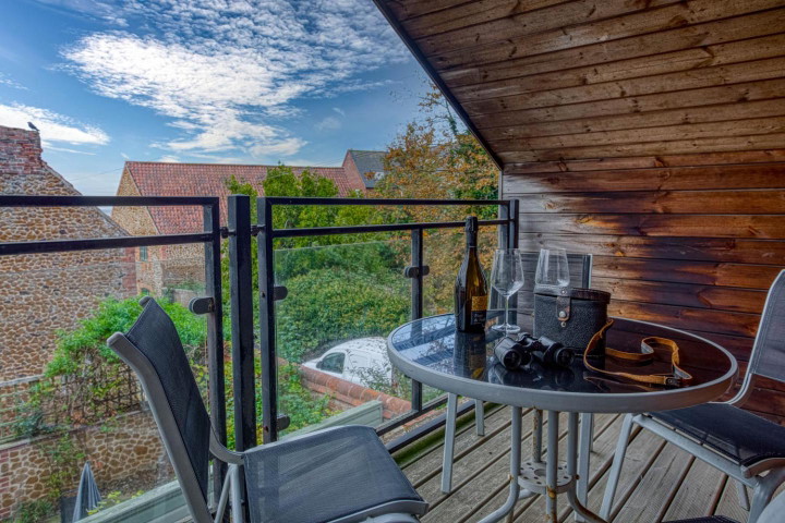 Crow's Nest - Secluded Apartment With Sea Views, Crabpot Cottages, Hunstanton - Heacham