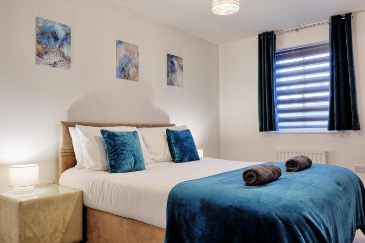 Spacious 4br Townhouse, Sleeps 9, Fast Wifi, Free Parking, Contractor Friendly - Colchester