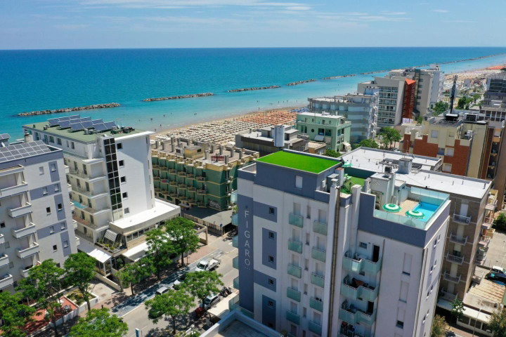 Amadei Hotel Figaro & Apartments - ペーザロ