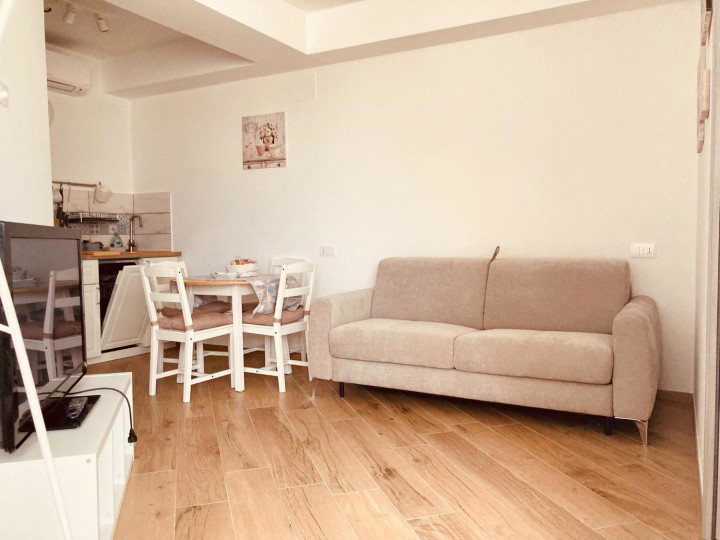 Casa Di Luce Con Parcheggio Privato Interno Gratuito - Italy