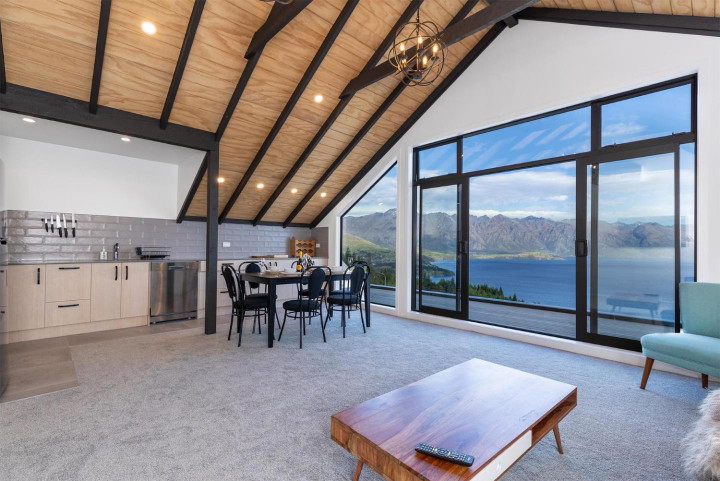 Modern, Plush & Picturesque - Brand New Townhouse - Queenstown, New Zealand