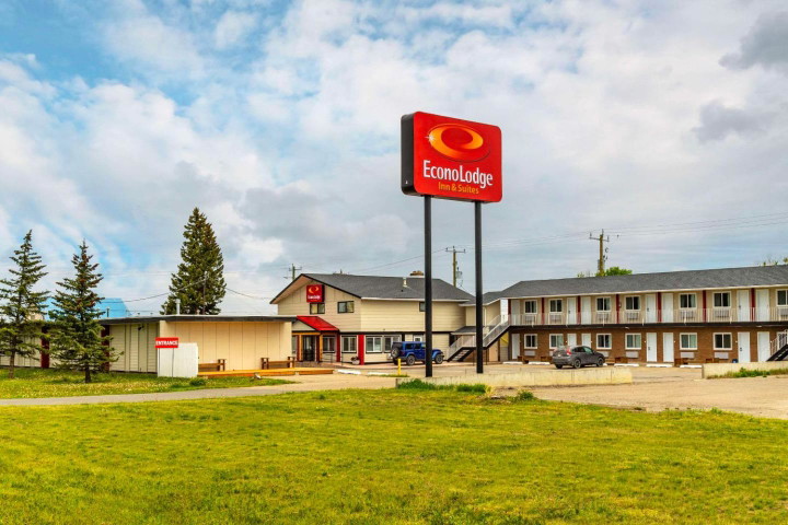 Econo Lodge Inn & Suites Pincher Creek - Pincher Creek
