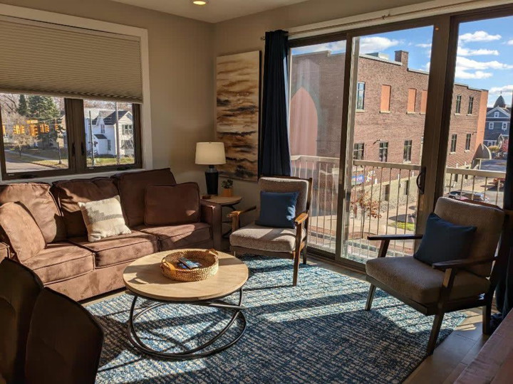 Spacious Condo Downtown Traverse City - Traverse City, MI