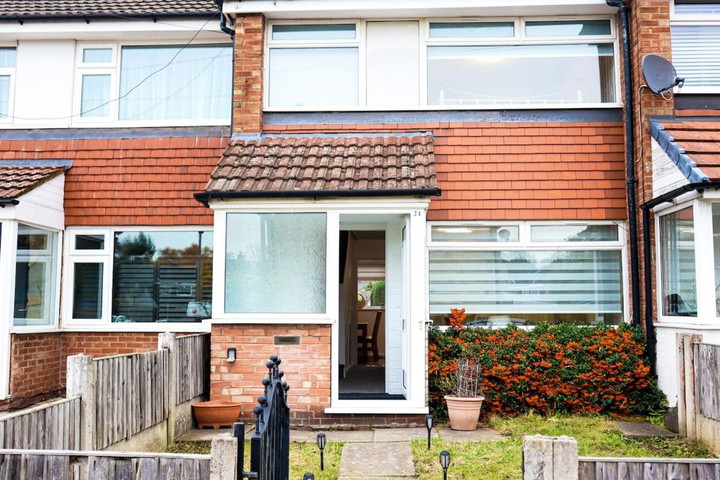 Cosy Airport Retreat With Netflix And Fresh Bakes - Knutsford