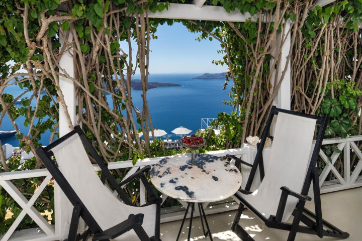 Feggari Apartments - Santorini