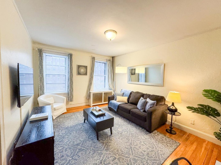 Sun-filled Unit, Elevator, Pool, Boston College - Boston, MA