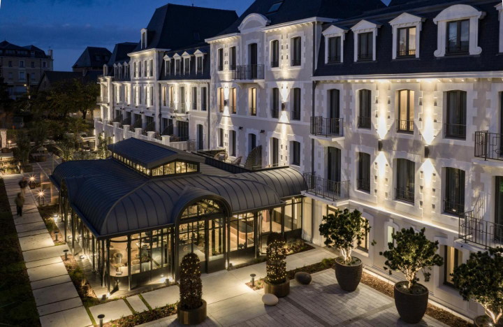 Grand Hotel De Courtoisville - Dinard
