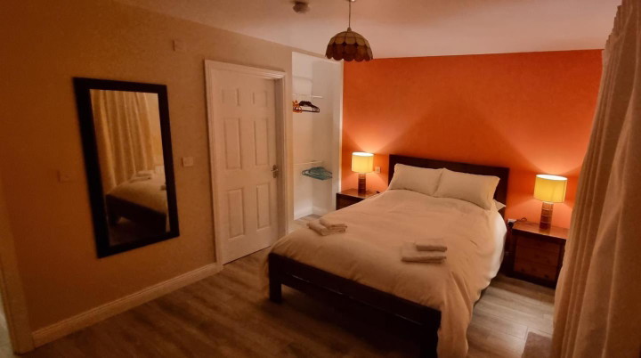 Spacious Curragh 2-bed Apartment With Own Entrance - Kildare