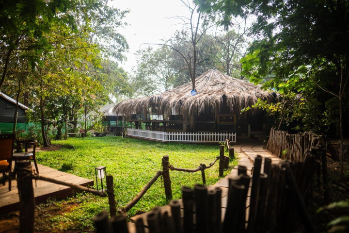 Lakeside Boheme Inn - Karjat