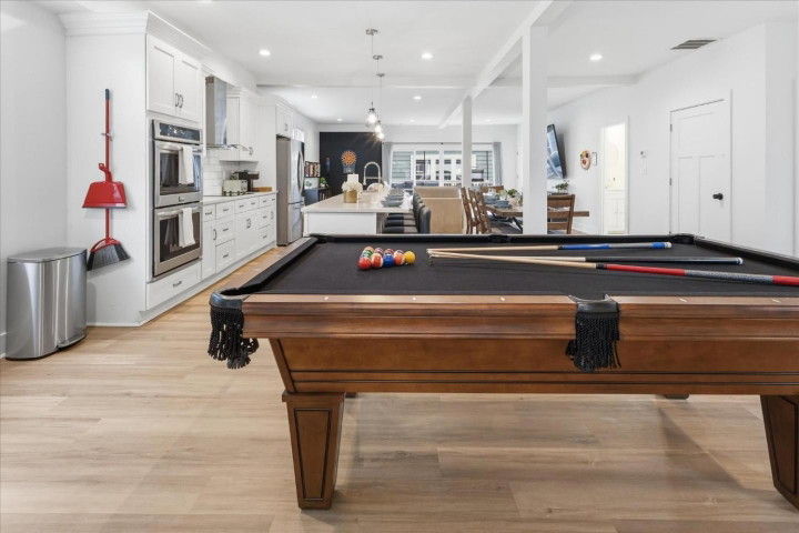 Stunning 5 Bedroom House In Historic District - Indianapolis, IN