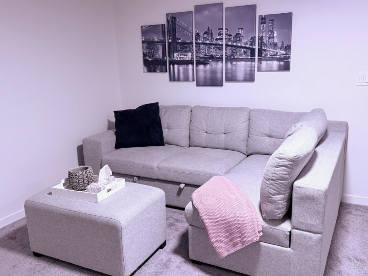 Modern Brand New Guest Suite In Wolf Willow - Calgary