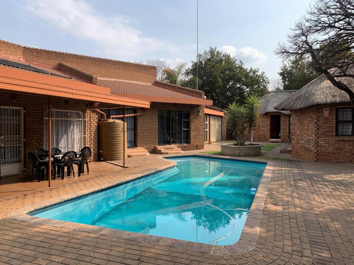 Vaal Triangle Guest House - 