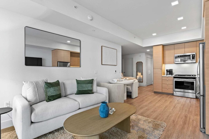 Gaslamp Studio · Private Balcony & King Bed - Coronado Island, CA