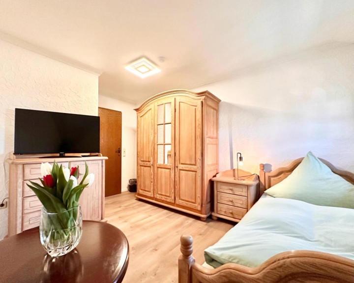 Hotel Deutsches Haus Mit Wlan Und Parkplatz, Hdz Und Kliniken In Der Nähe, Direkt An Der A2 Und A30 Gelegen - Bad Oeynhausen