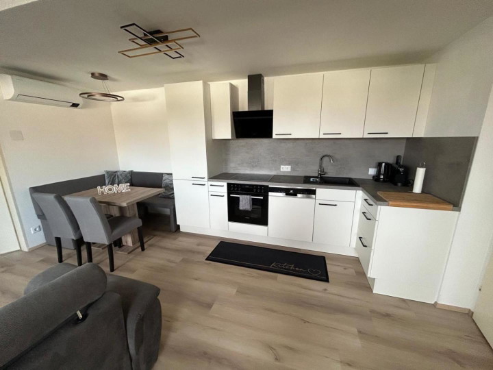 Apartment Karawankenblick Im Herzen Von Villach Mit Privatgarage - Austria