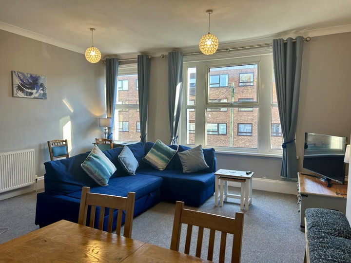 Central And Convenient With Private Parking - Gosport