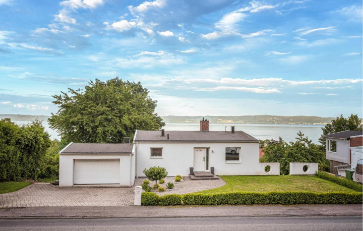 Amazing Home In Bankeryd With Lake View - Jönköping