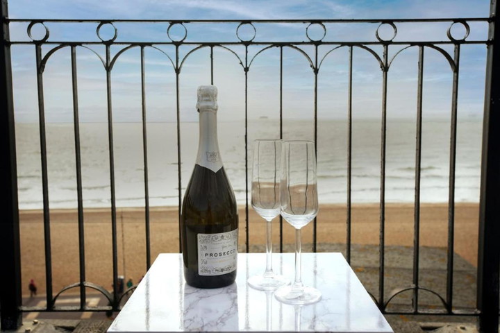 Air Maison - 2bed Seafront Flat Private Roof Terrace Parking - Portsmouth