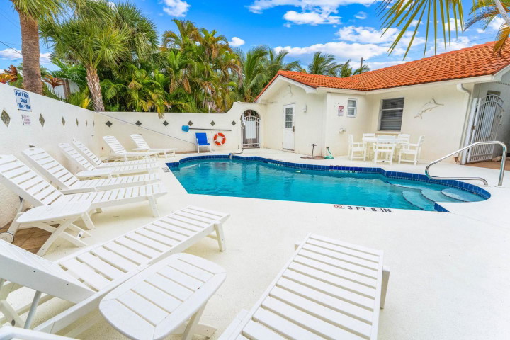 Crescent Beach Villas By Beachside Management - Sarasota, FL