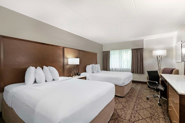Best Western Plus Longbranch Hotel & Convention Center - Cedar Rapids, IA