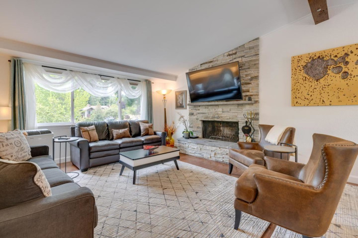 1 Mi To Lake, Shared Hot Tub! Kenmore Retreat - Bothell, WA