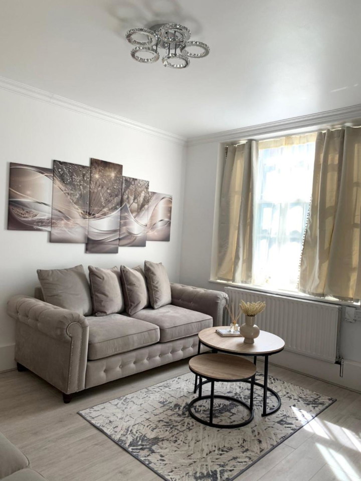 New Look Flat In Waterloo - London