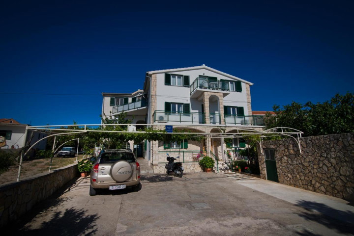 Apartmani I Sobe Josica - Tisno