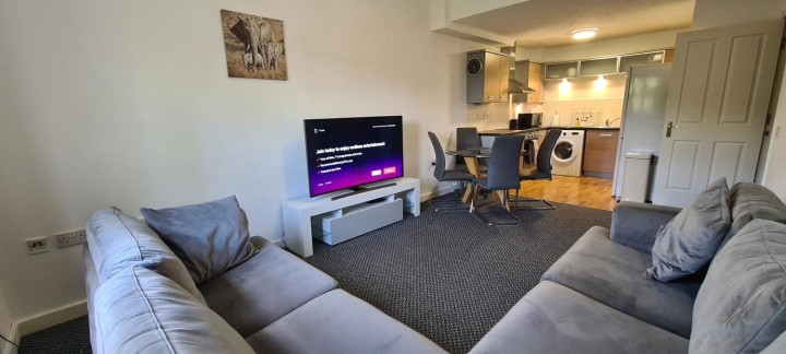 Large 2 Bed Flat In Bolton - Bury