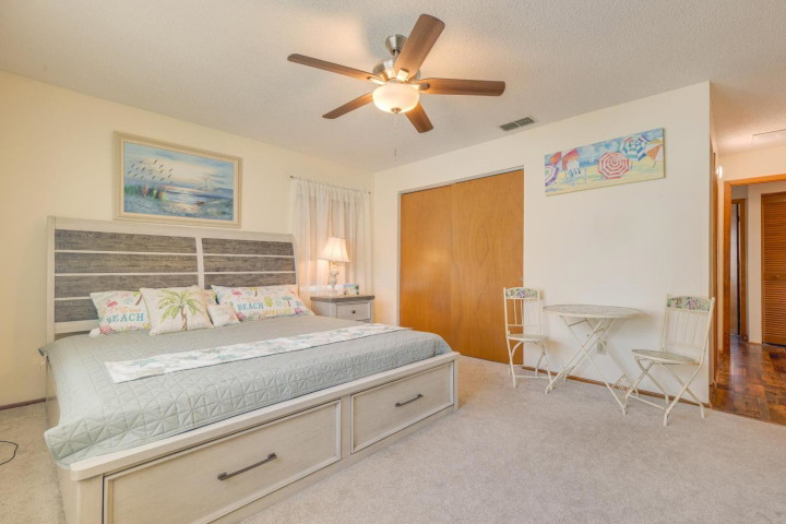 King Size Bed, Private Bathroom, Flat Tv - Clearwater, FL