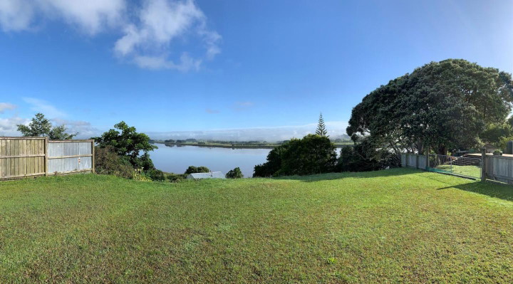 Peaceful Riverfront Cottage In Small Northland Town - Dargaville