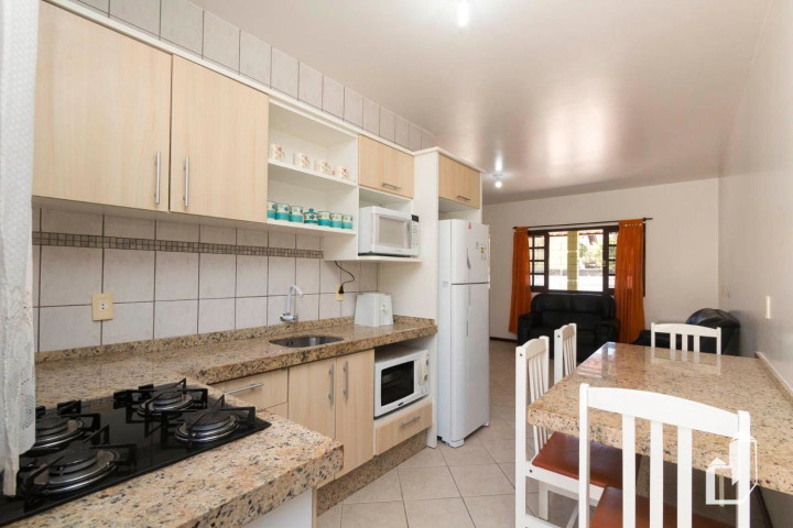 Casa Térrea Com 03 Dormitórios - Bombinhas