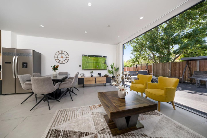 Veer Drive Residences - Sleeps 10 - Free Parking Spaces - Private Road - Watford