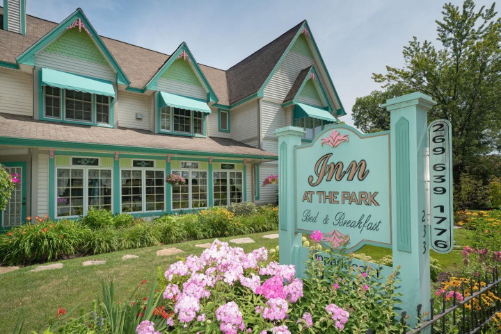 Inn At The Park Bed And Breakfast - South Haven, MI
