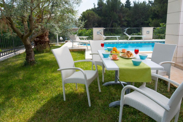 Deluxe Apartment With Private Pool - 100m From The Sea - Pula
