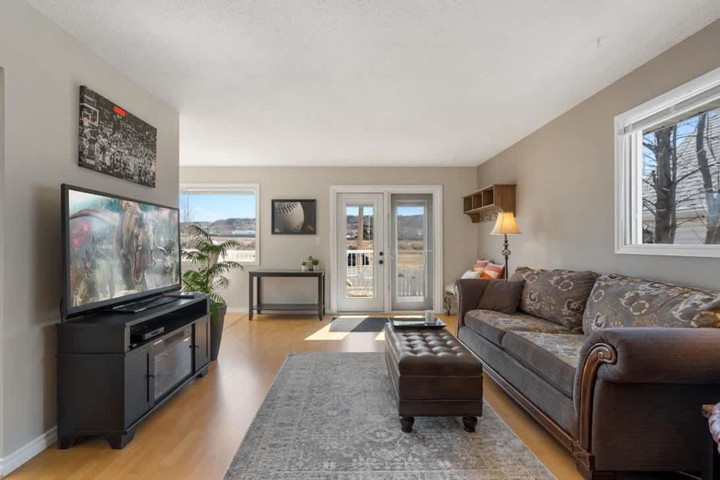 Hoodoo Hideout - 2br House - Family Retreat - King Suite - Drumheller