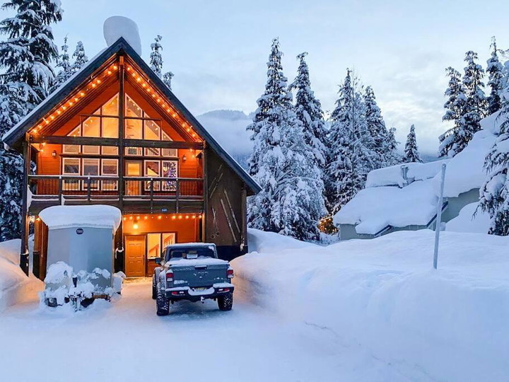 Walk-in Skiing/tubing Across At Summit East - Washington