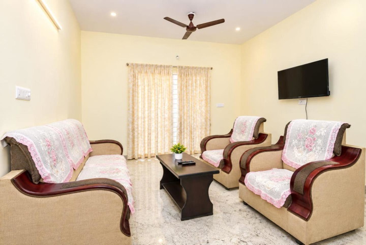 2bhk Apartment With Balcony, Ac, Tv , Hot Water And Parking, Sv Homestay - Tirupati